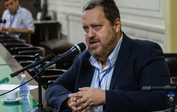 Coluna Magnavita: O homem da Ilha