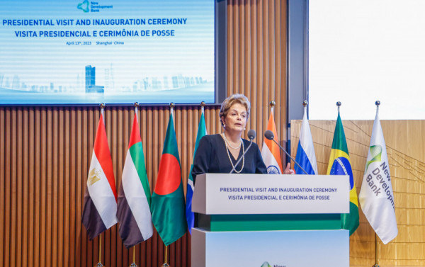 Dilma Rousseff assume o comando do Banco do Brics