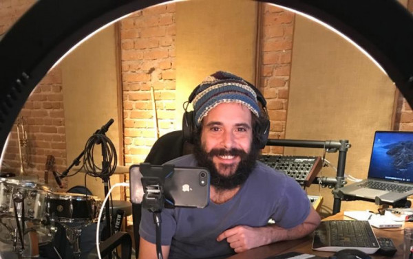 universo single: Marchinha frevo-pop