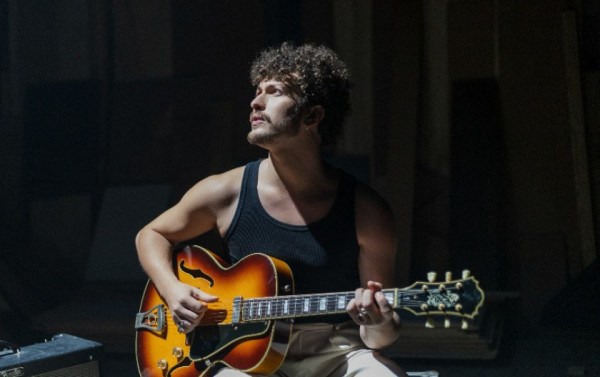 Pílulas acústicas redesenham novo álbum de Bryan Behr